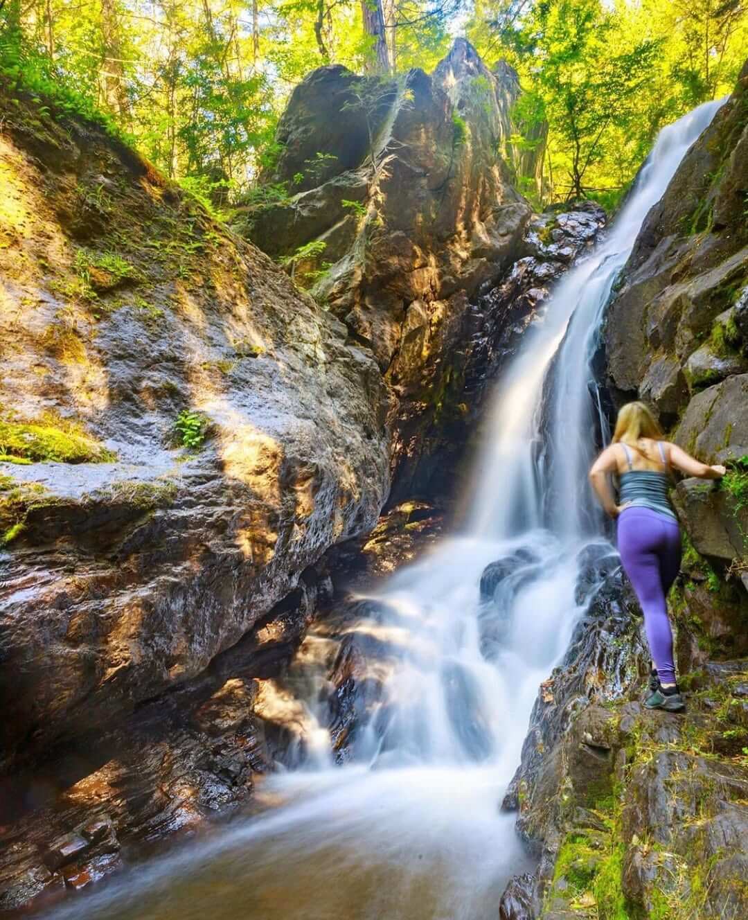 13 Picture-Perfect Spots to See Fall Foliage in Connecticut