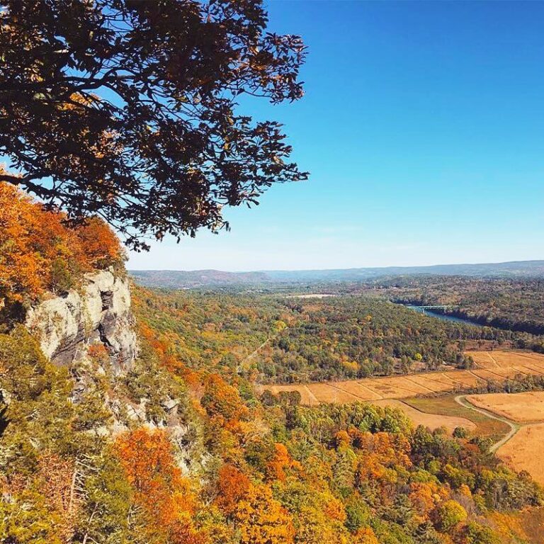 10 Charming Towns for the Best Poconos Fall Foliage Views