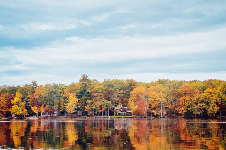 10 Charming Towns for the Best Poconos Fall Foliage Views