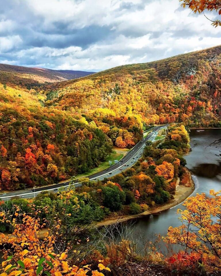 10 Charming Towns for the Best Poconos Fall Foliage Views
