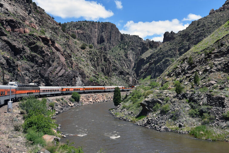 19 Epic Luxury Train Rides To Add To Your Bucket List
