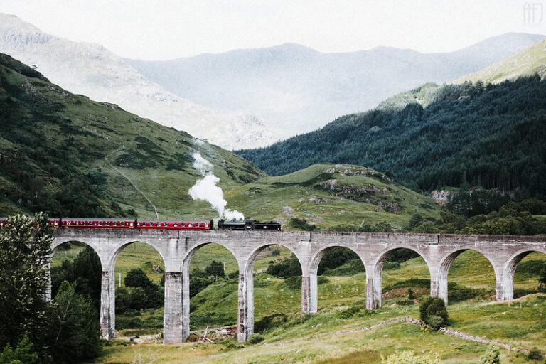 19 Epic Luxury Train Rides To Add To Your Bucket List