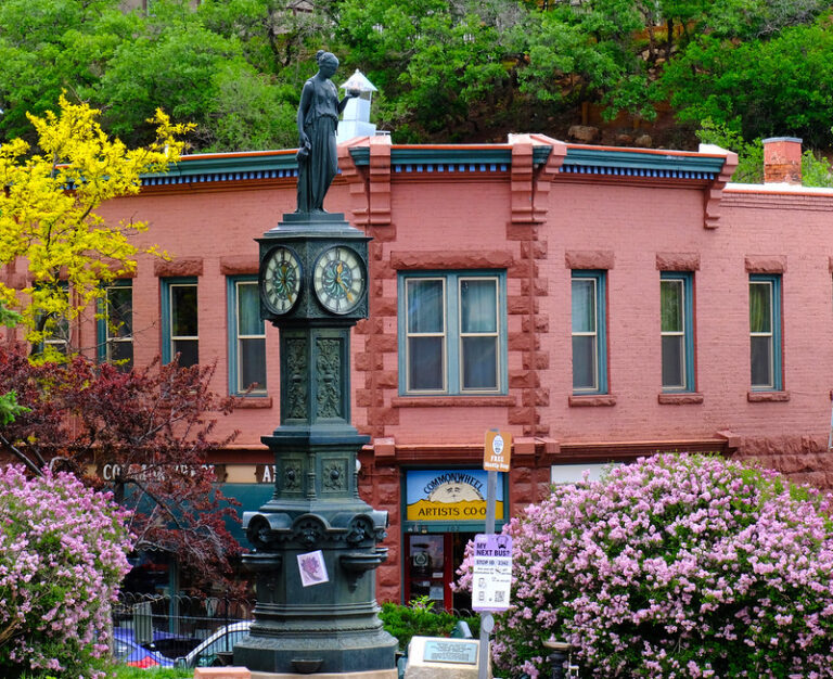 15 Gorgeous Small Towns in Colorado for Outdoor Lovers