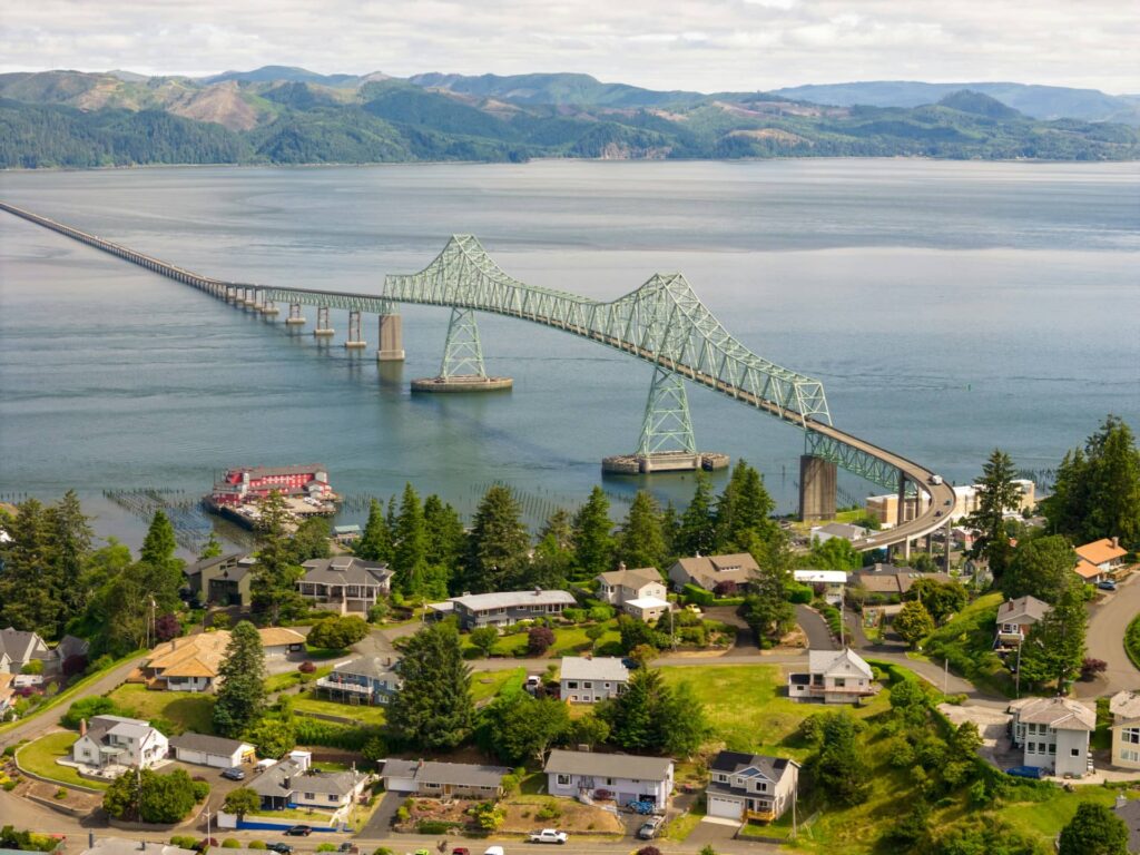 15 Scenic Small Towns in Oregon That Are Worth the Trip
