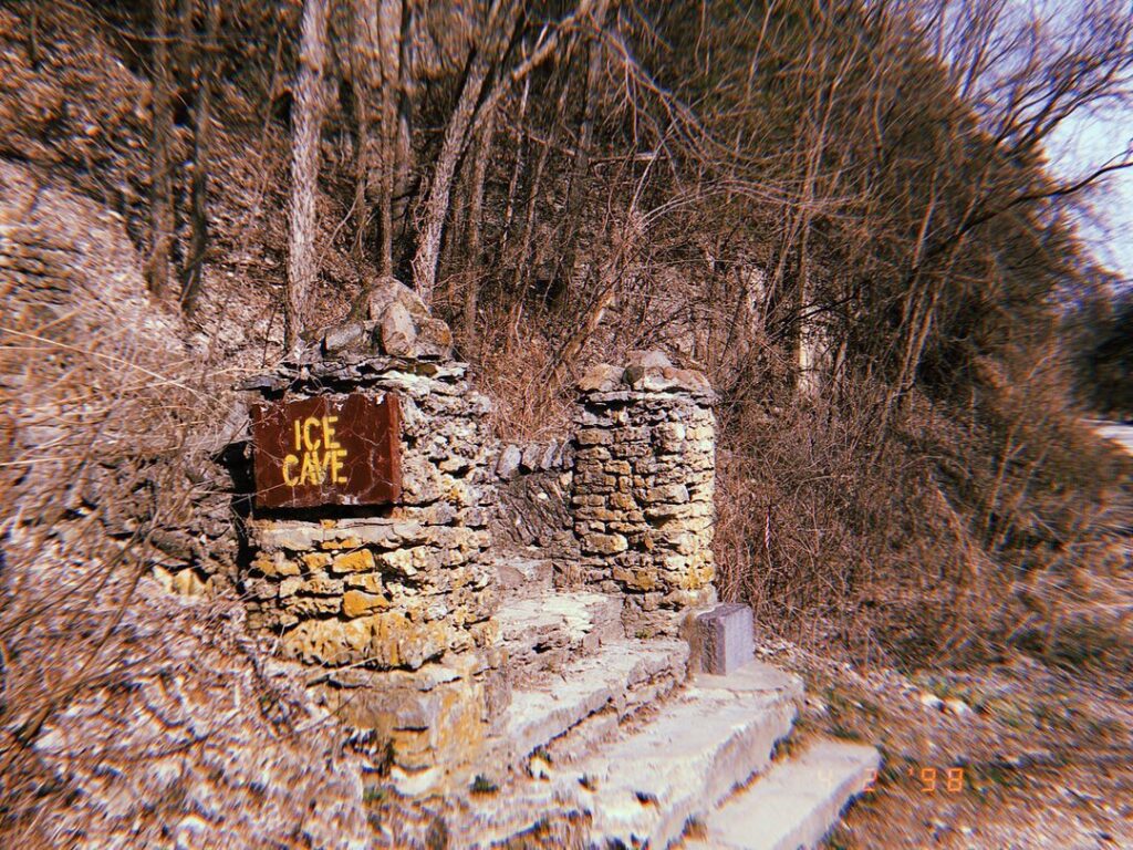Take This Iowa Road Trip Map That Guides You to Stunning Caves and ...